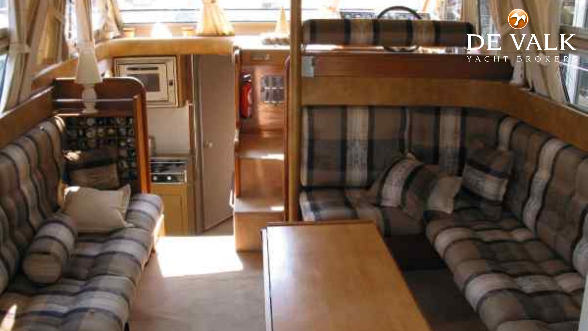 PRINCESS 412 motor yacht for sale | De Valk Yacht broker