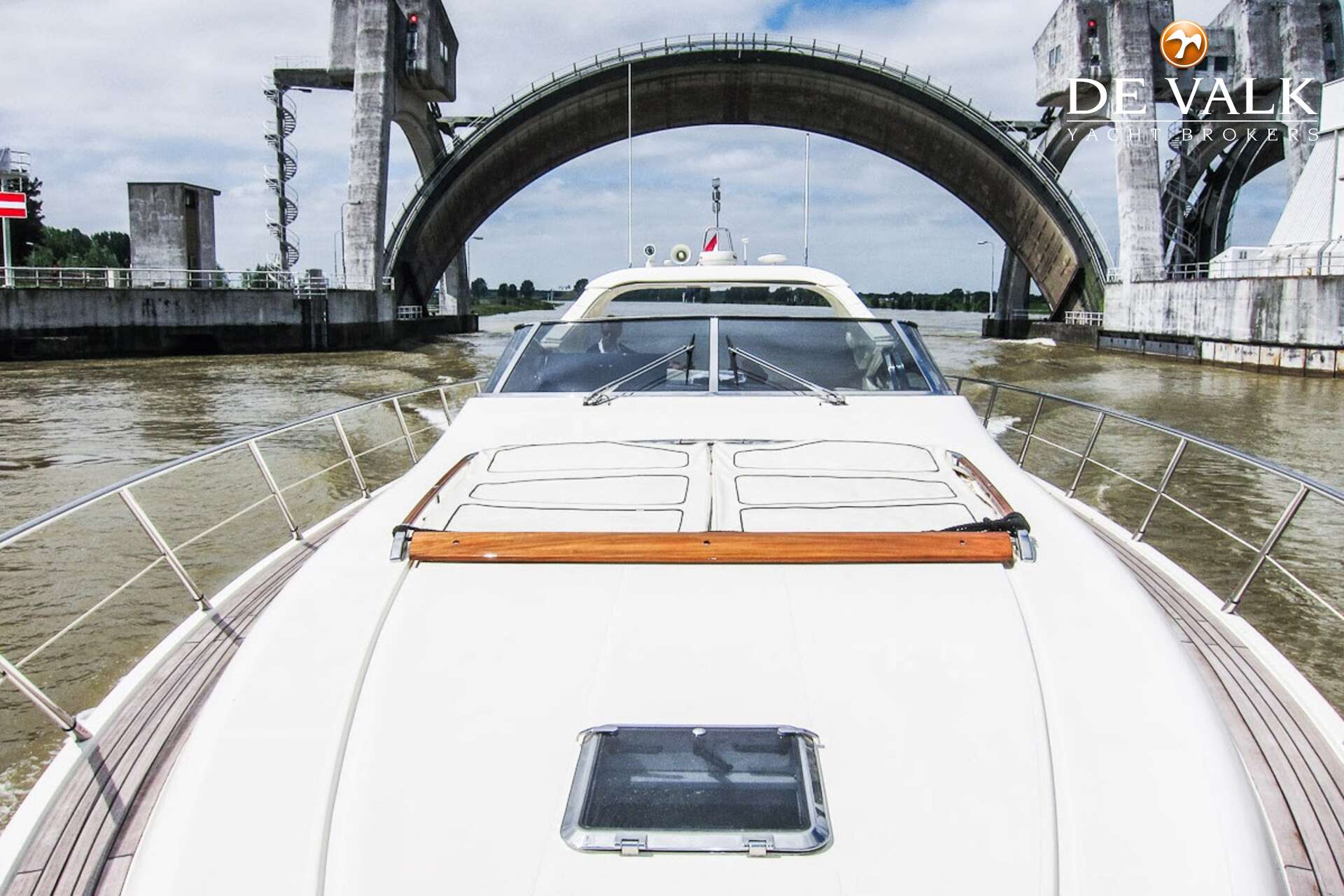 RIVA 59 MERCURIUS SUPER motor yacht for sale | De Valk Yacht broker