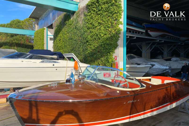 RIVA SUPER FLORIDA motor yacht for sale | De Valk Yacht broker