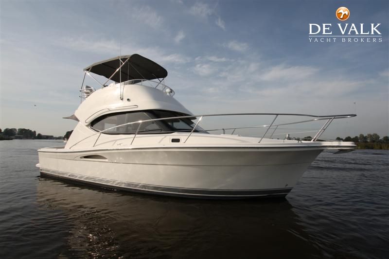 RIVIERA 33 FLY motor yacht for sale | De Valk Yacht Brokers