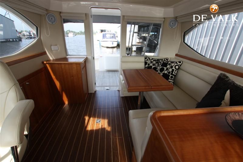 RIVIERA 33 FLY motor yacht for sale | De Valk Yacht Brokers