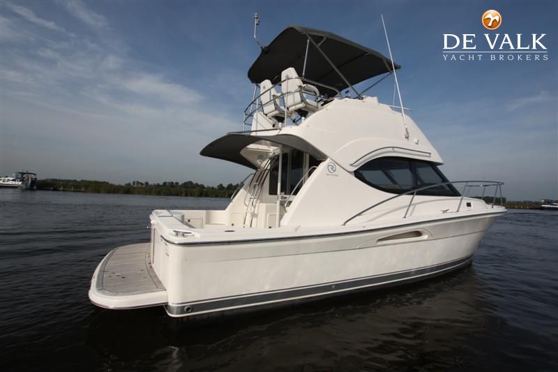 RIVIERA 33 FLY motor yacht for sale | De Valk Yacht Brokers