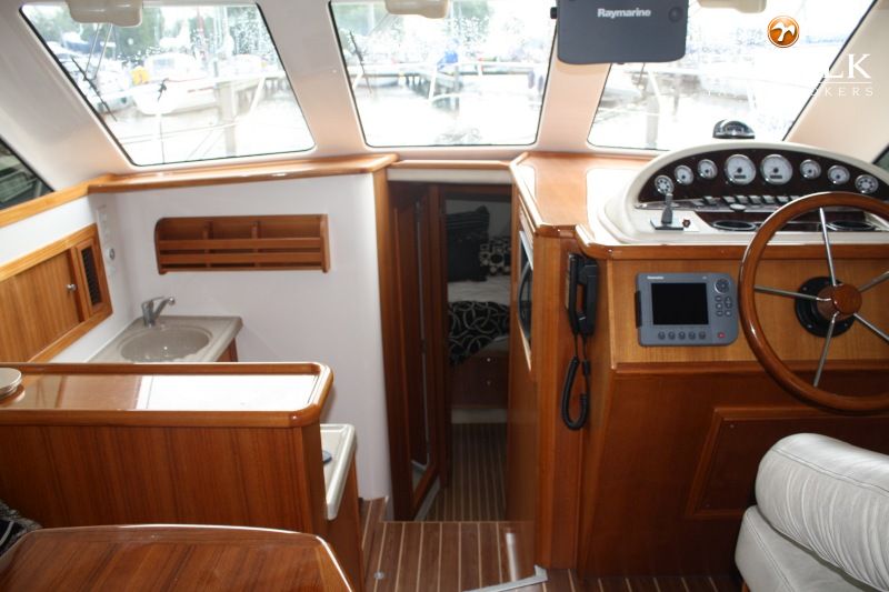 RIVIERA 37 FLYBRIDGE motor yacht for sale | De Valk Yacht Brokers