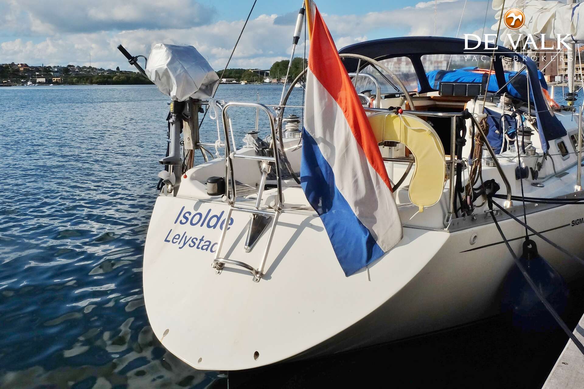 SIGMA 362 sailing yacht for sale | De Valk Yacht broker