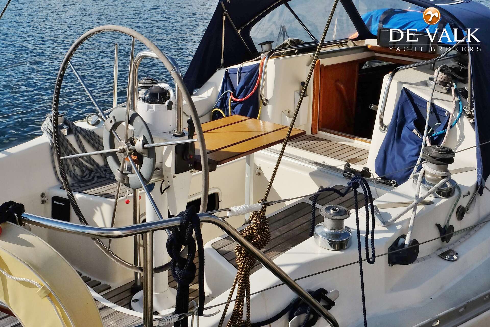 SIGMA 362 sailing yacht for sale | De Valk Yacht broker