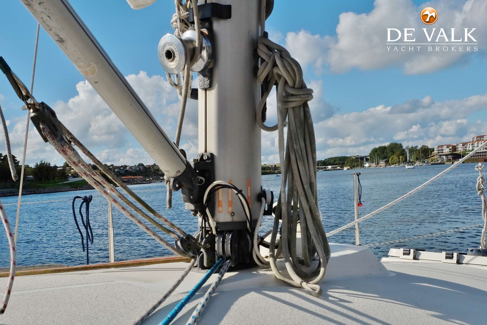 SIGMA 362 sailing yacht for sale | De Valk Yacht broker