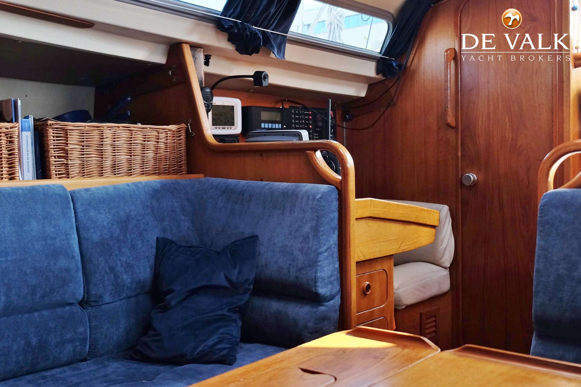 SIGMA 362 sailing yacht for sale | De Valk Yacht broker