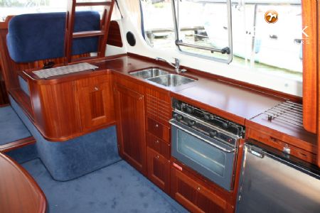 STOREBRO 410 COMMANDER motor yacht for sale | De Valk Yacht broker