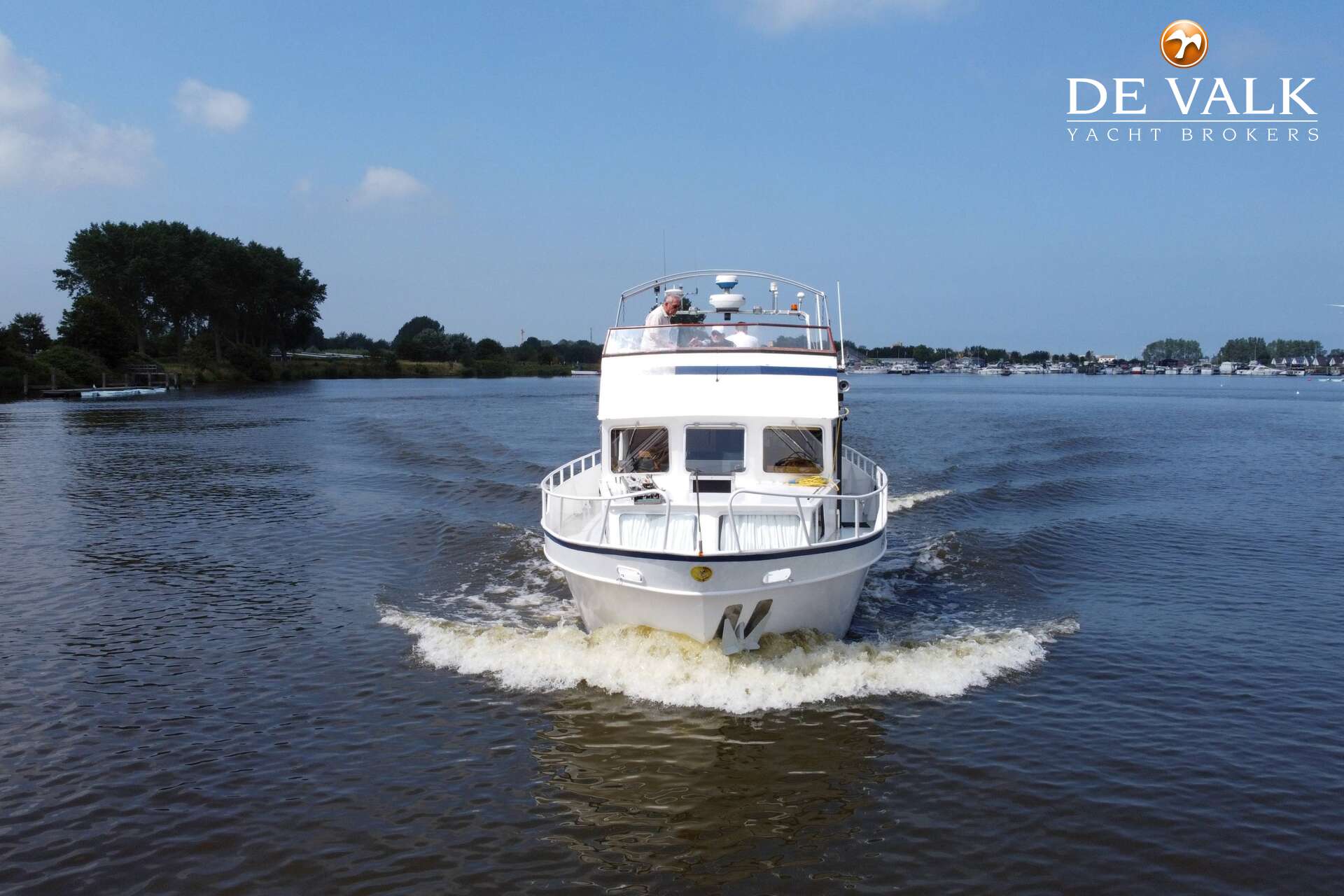 SUCCES BALTIC 42 motor yacht for sale | De Valk Yacht broker