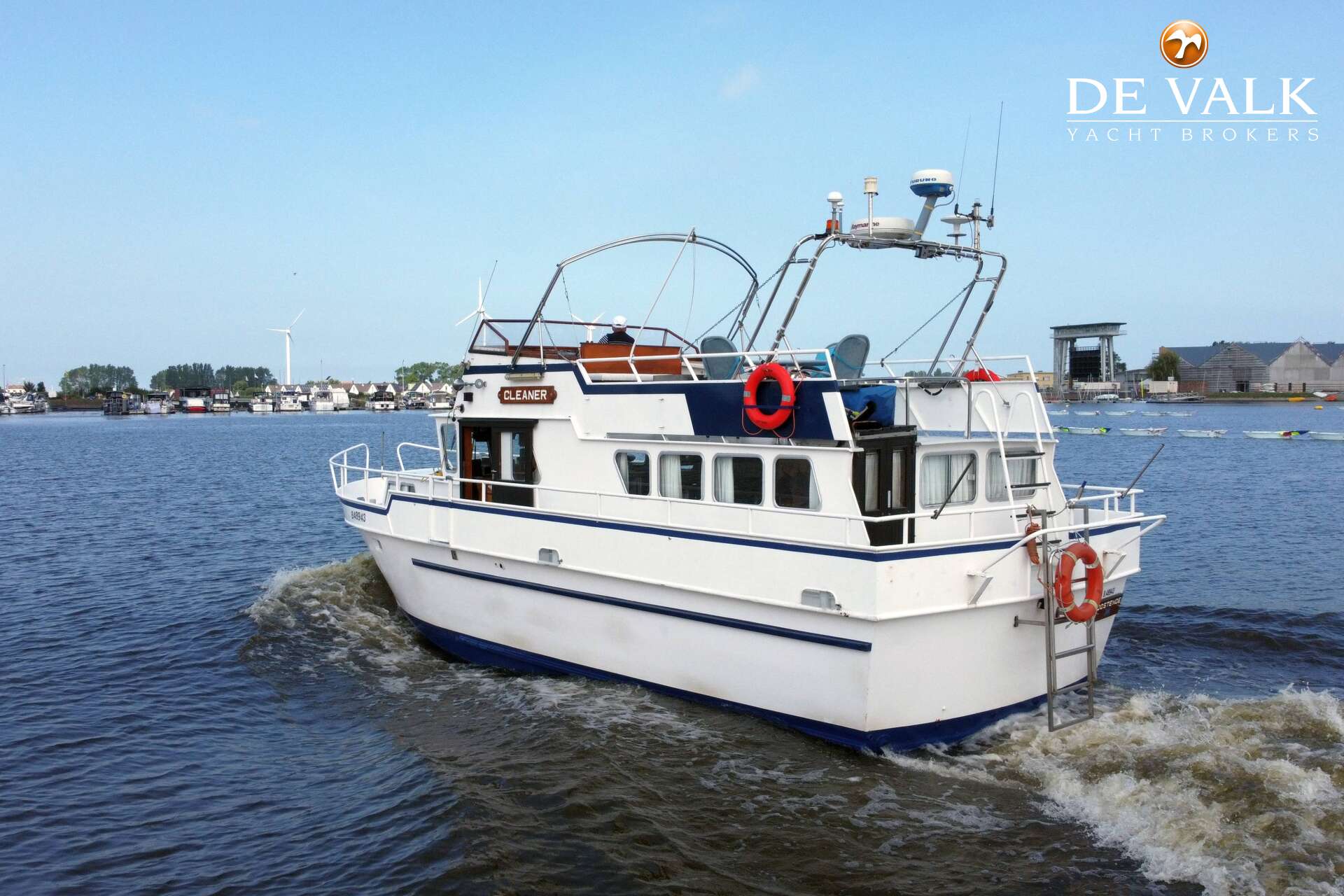 SUCCES BALTIC 42 motor yacht for sale | De Valk Yacht broker