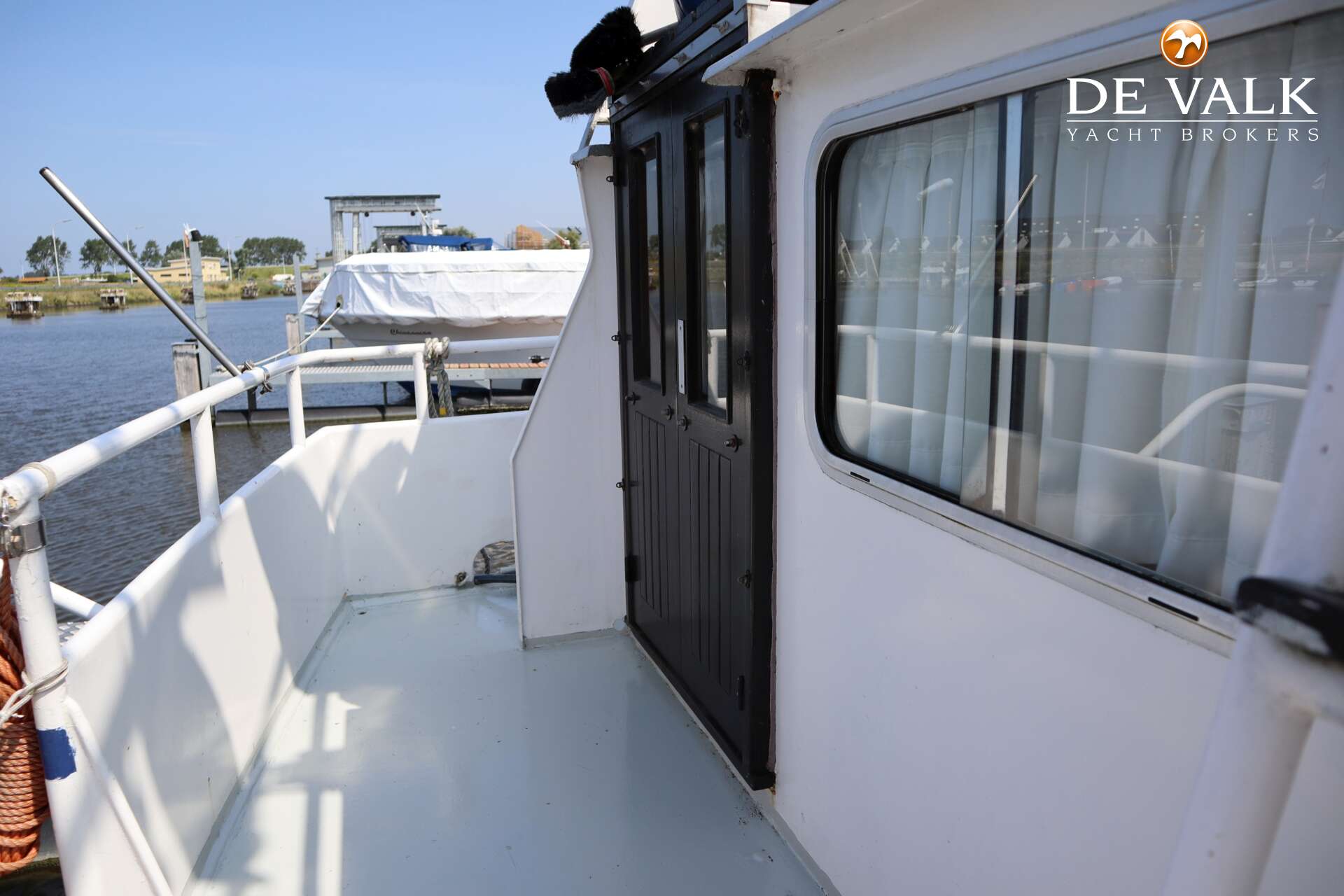 SUCCES BALTIC 42 motor yacht for sale | De Valk Yacht broker