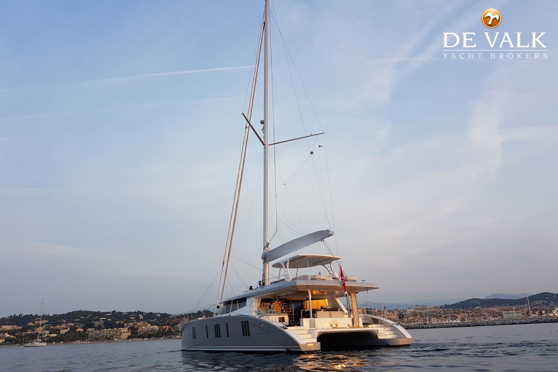 SUNREEF 74 sailing yacht for sale | De Valk Yacht broker