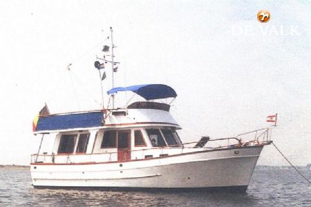 UNIVERSAL TRAWLER SEDAN motor yacht for sale | De Valk Yacht broker