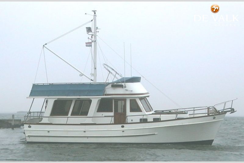 UNIVERSAL TRAWLER SEDAN motor yacht for sale | De Valk Yacht Brokers
