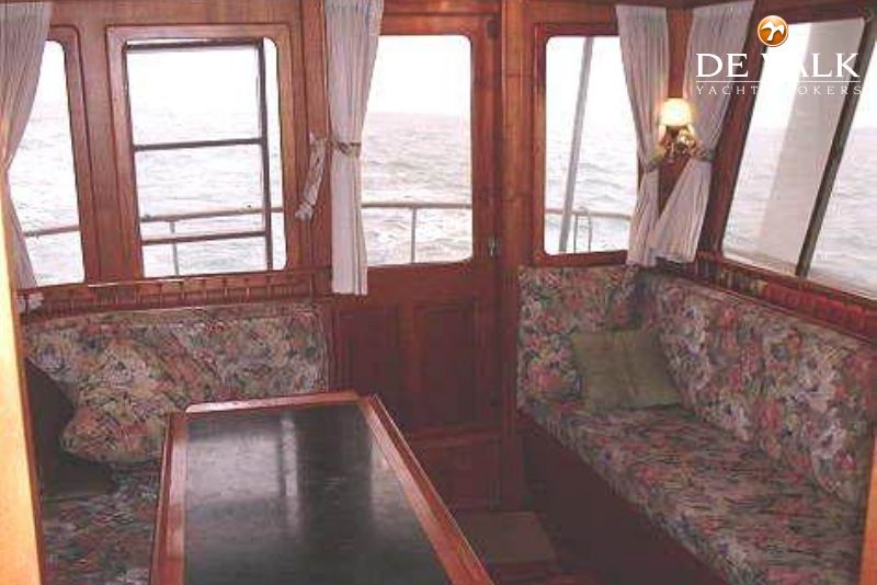 UNIVERSAL TRAWLER SEDAN motor yacht for sale | De Valk Yacht Brokers
