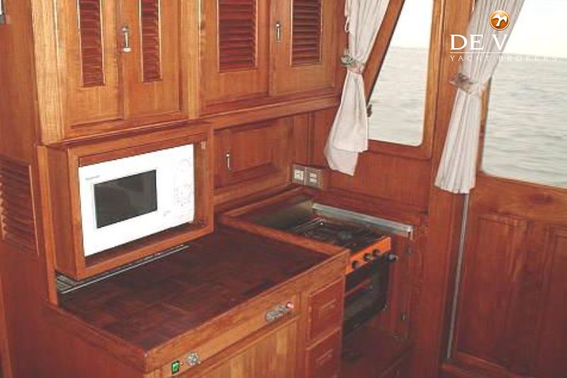 UNIVERSAL TRAWLER SEDAN motor yacht for sale | De Valk Yacht Brokers