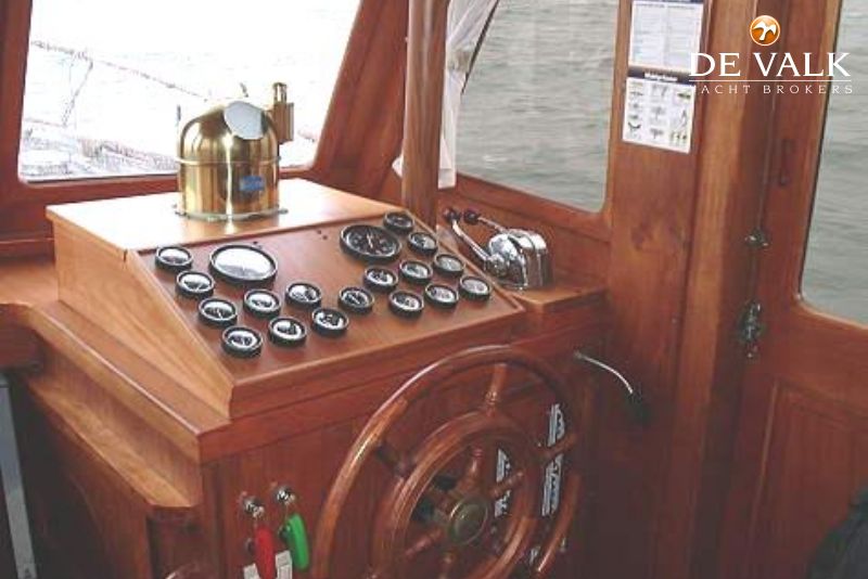 UNIVERSAL TRAWLER SEDAN motor yacht for sale | De Valk Yacht Brokers