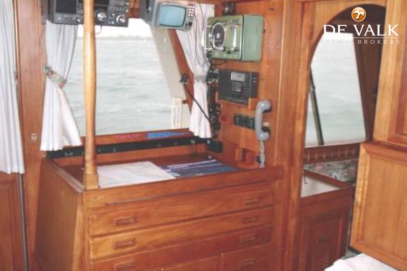 UNIVERSAL TRAWLER SEDAN motor yacht for sale | De Valk Yacht Brokers