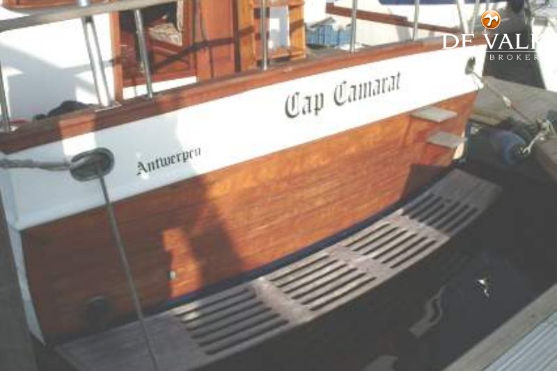 UNIVERSAL TRAWLER SEDAN motor yacht for sale | De Valk Yacht Brokers