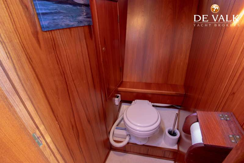 VALK CHALLANGER 42 FLYBRIDGE motor yacht for sale | De Valk Yacht broker