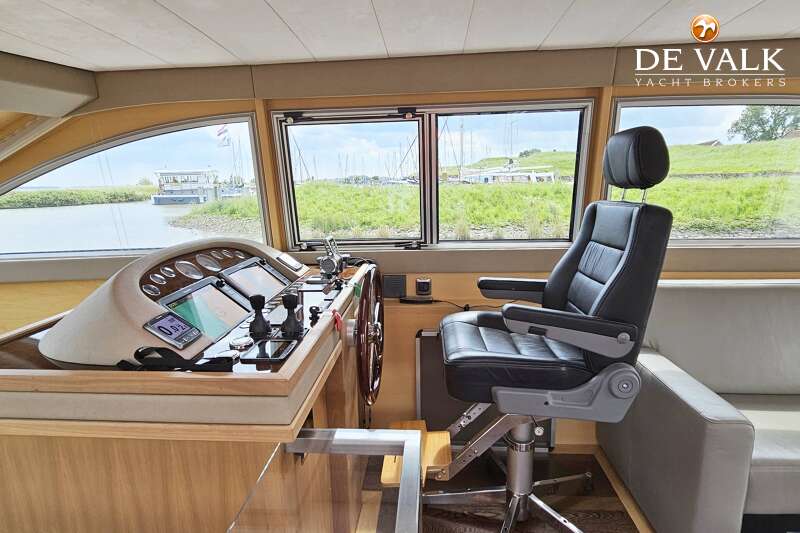 VAN DEN HOVEN EXECUTIVE 1700 motor yacht for sale | De Valk Yacht broker