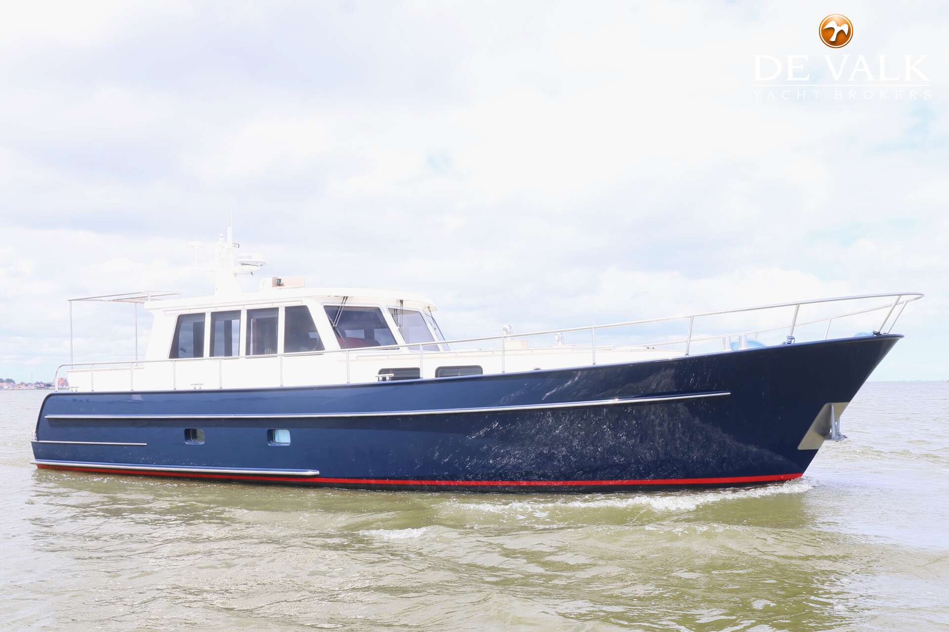 VRIPACK SURVEY 1500 motor yacht for sale | De Valk Yacht broker